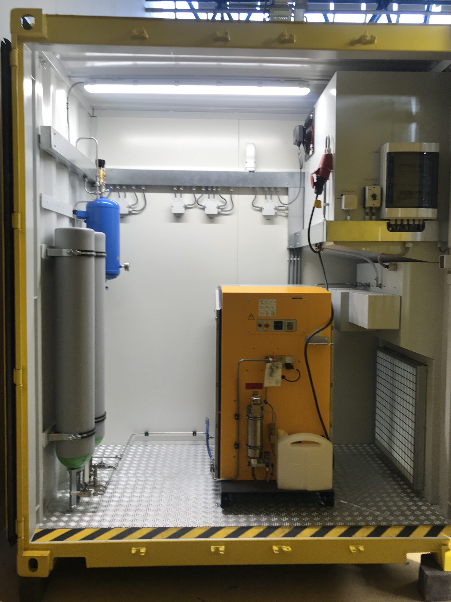 MOBILE REPAIR- & TEST CONTAINERS - Ventil Test Equipment